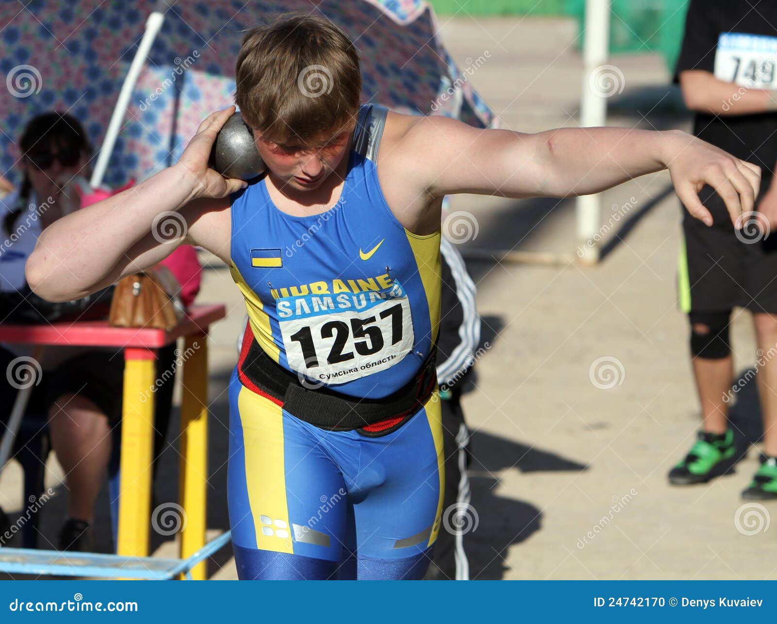 On the shot put editorial image. Image of athlete, field - 24742170