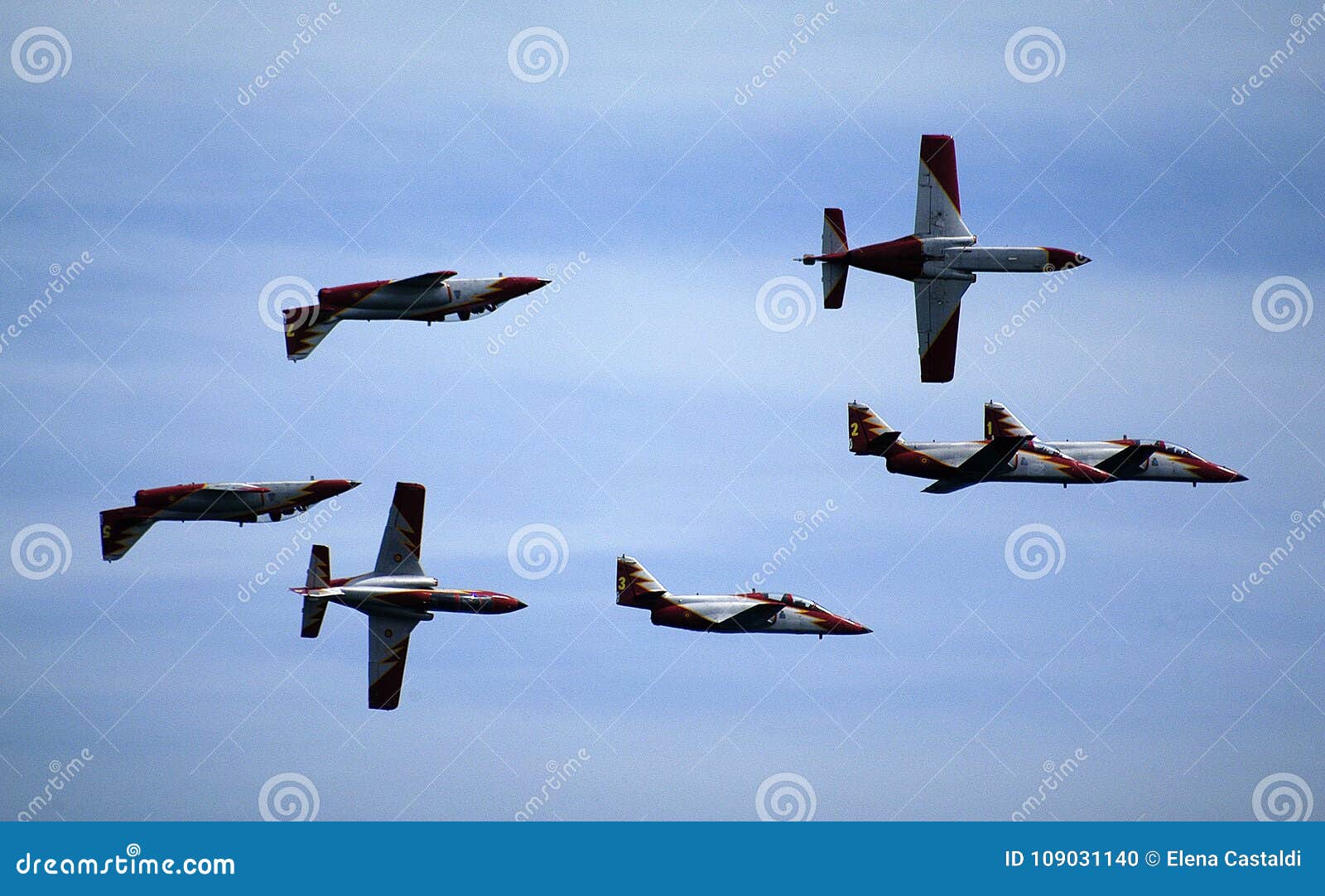 Show of acrobatic aircraft editorial image. Image of aviation - 109031140