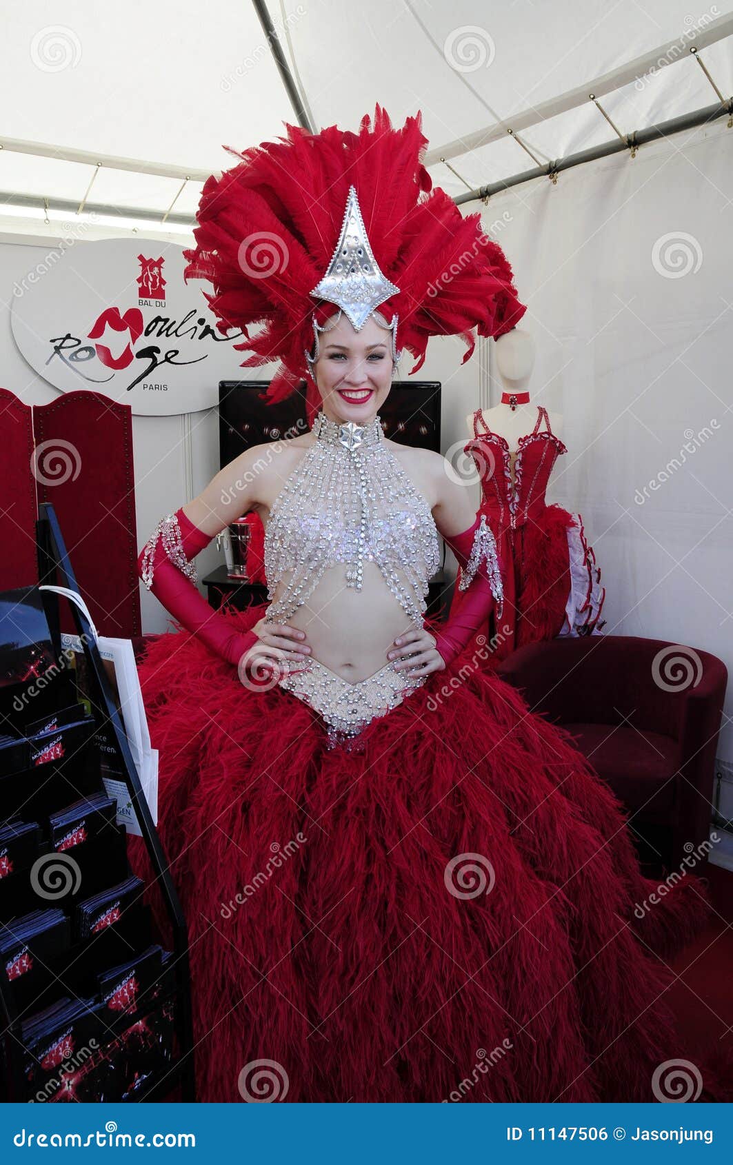 Show girl of Moulin rouge editorial photo. Image of rouge - 11147506