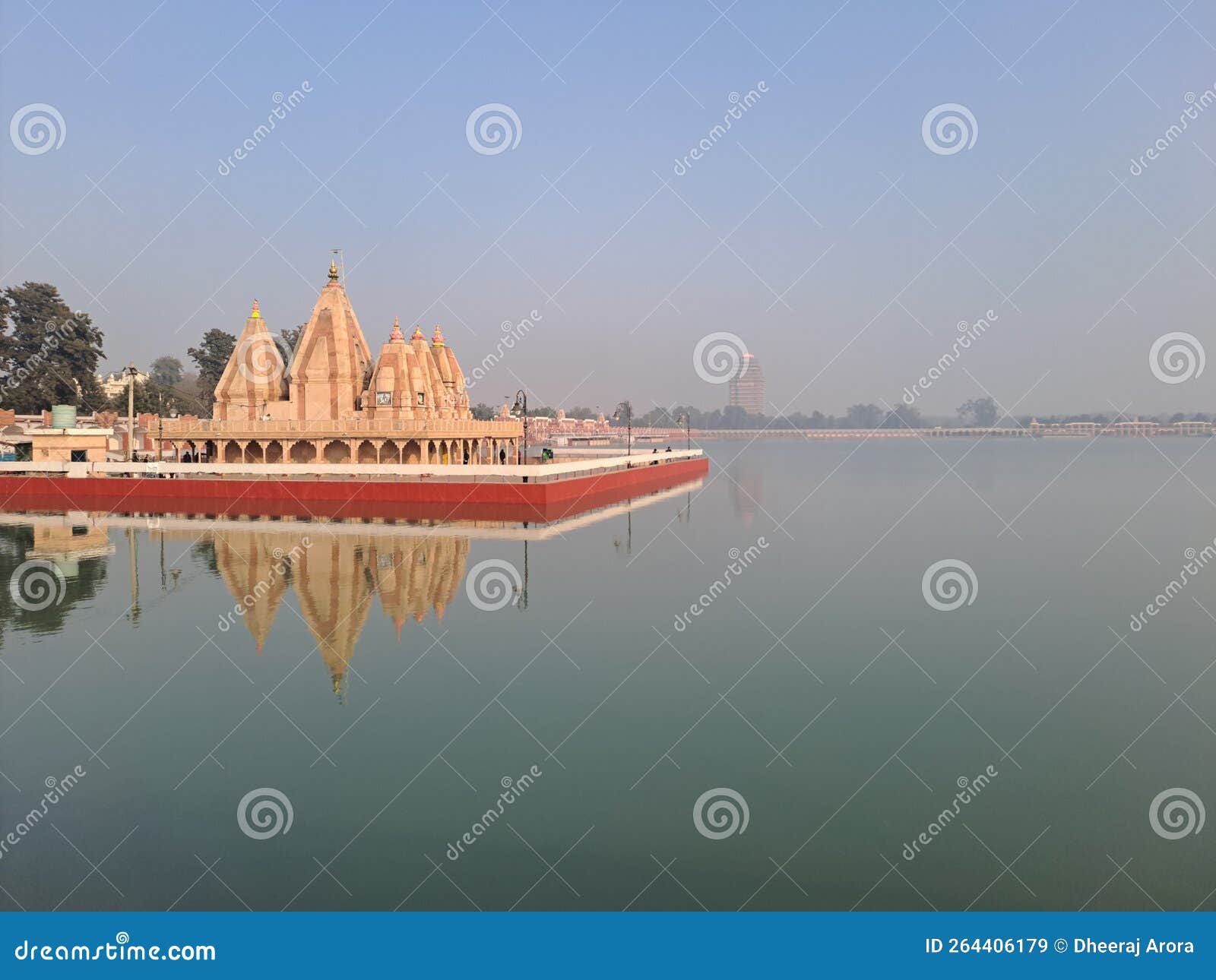 Shri Sarveshwar Mahadev Temple at Brahma Sarovar Editorial Stock Image ... Shri Sarveshwar Mahadev Temple at Brahma Sarovar Editorial Stock Image ...