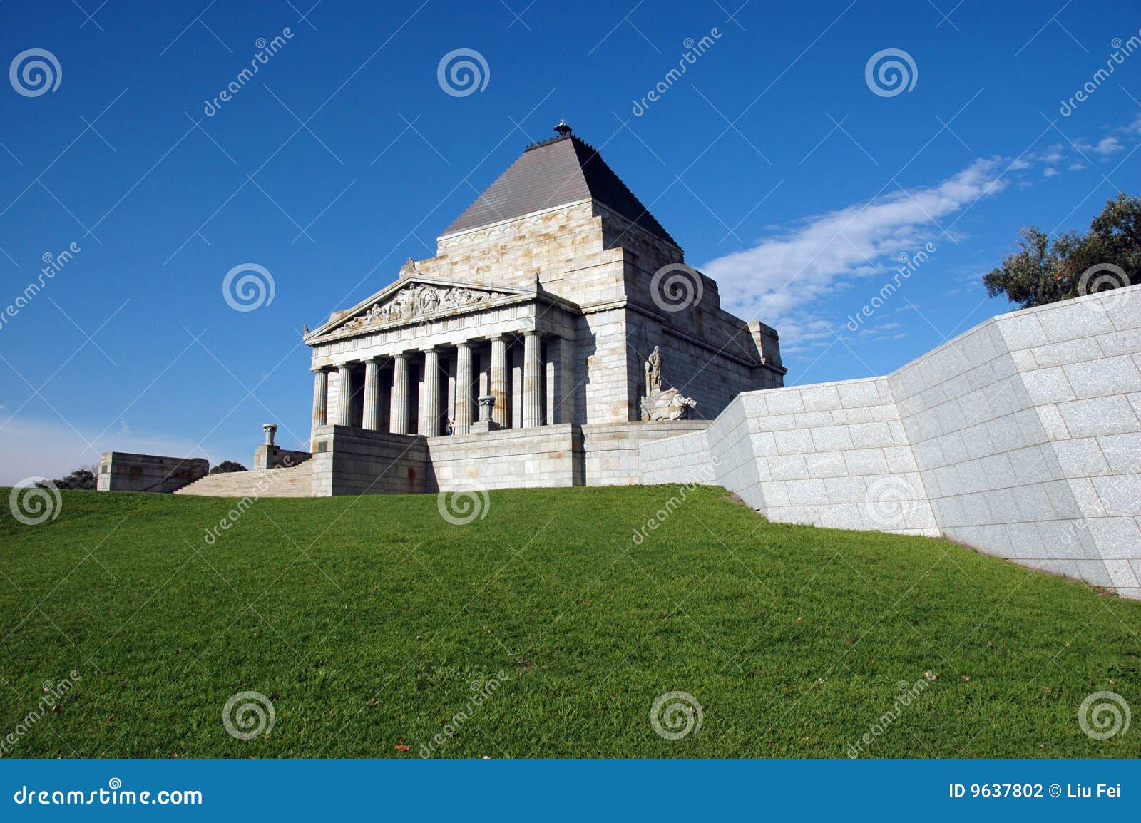 Shrine of Remembrance editorial photography. Image of people - 9637802