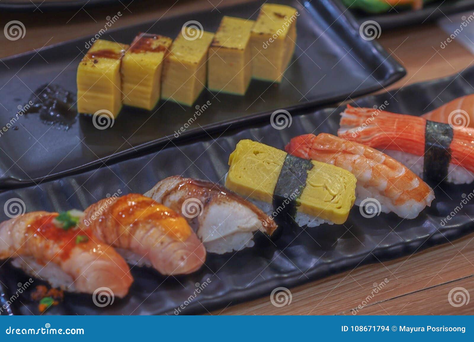 Shushi foto de archivo. Imagen de rodillo, placa, delicioso - 108671794