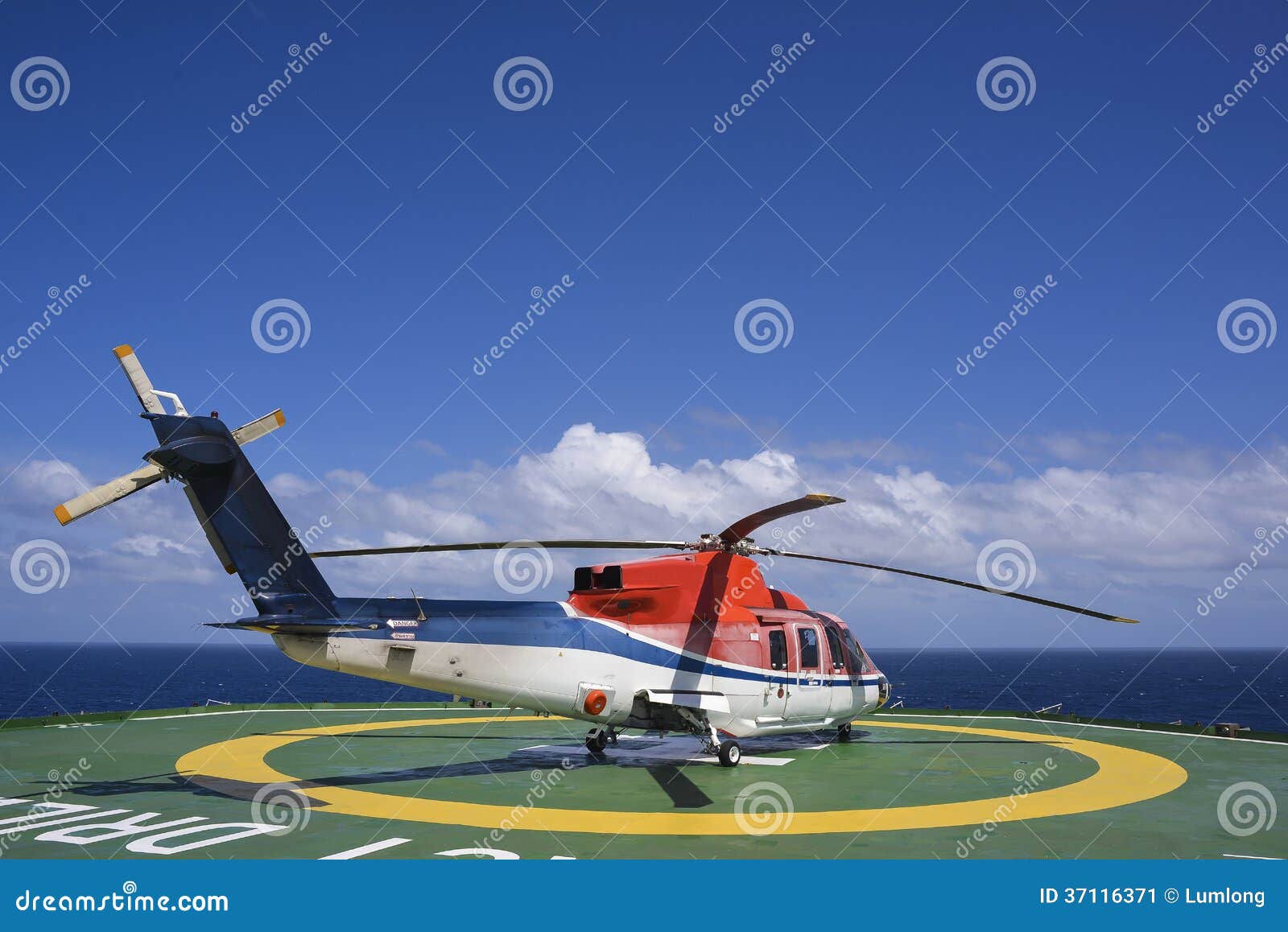Shut Down Engine Helicopter on Oil Rig Helipad Stock Image - Image of ...
