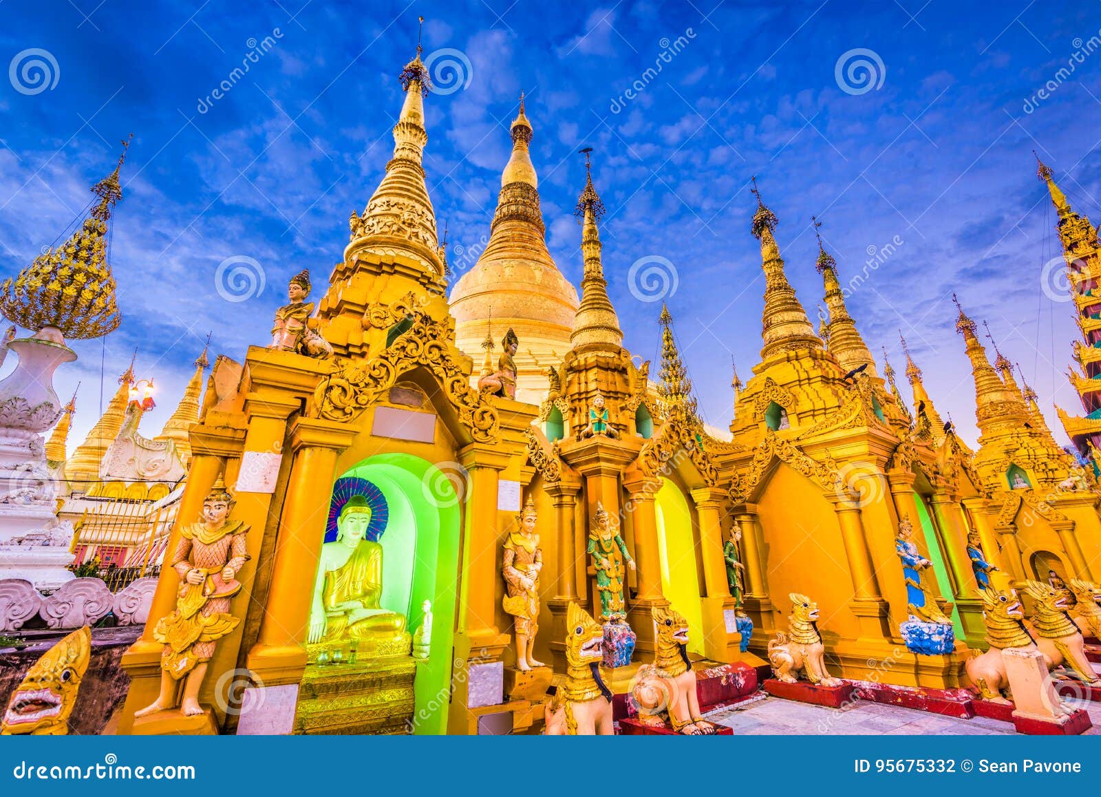 Shwedagon pagod i Myanmar arkivfoto. Bild av historiskt - 95675332