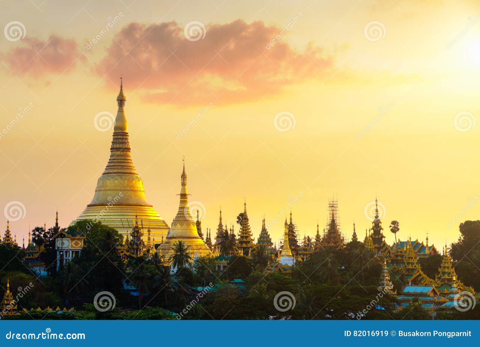 Shwedagon Pagoda at Sunset, Yangon Stock Image - Image of buddha ...