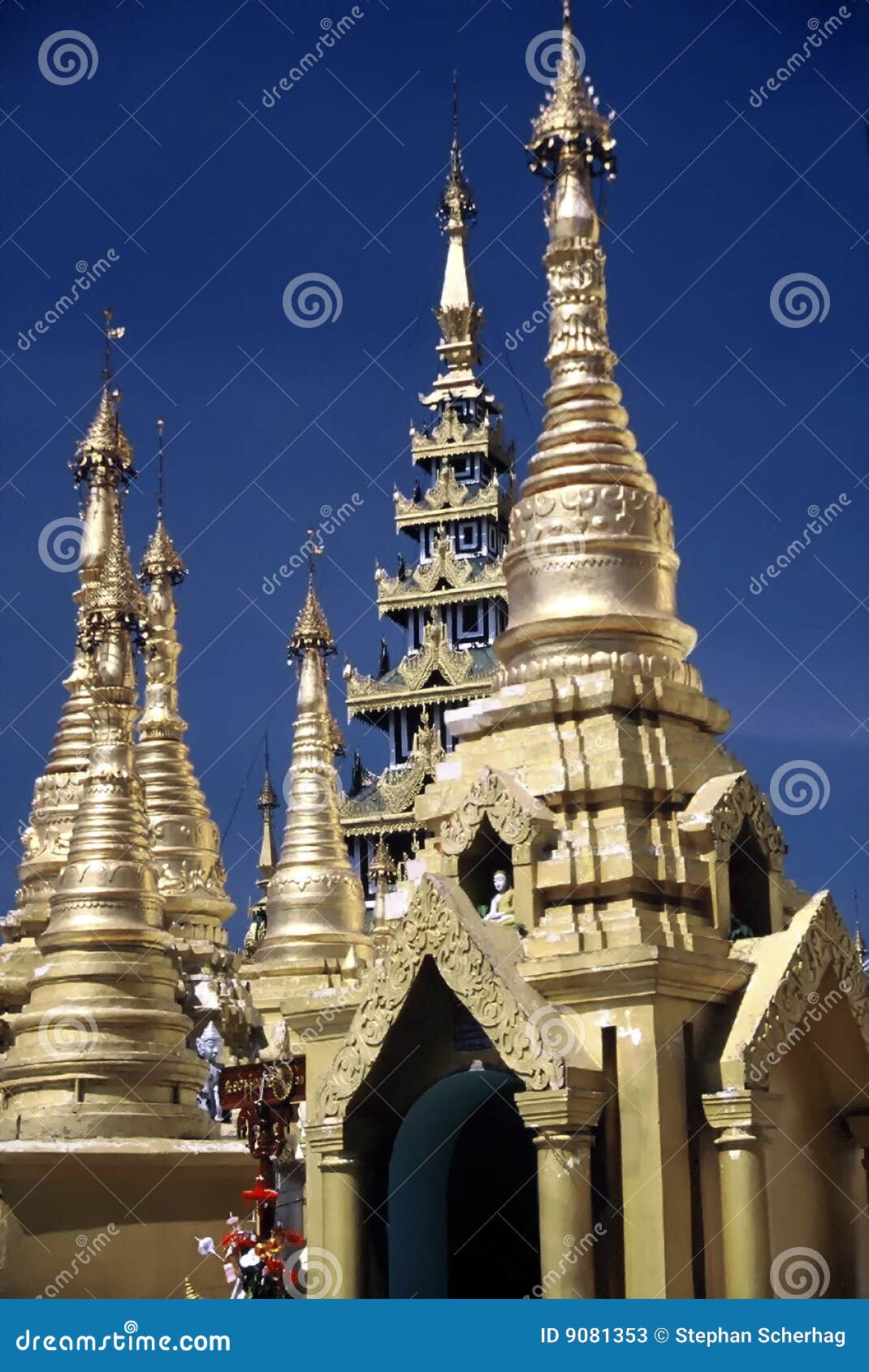 Shwedagon Pagoda, Yangon, Myanmar Stock Image - Image of roof, gold ...