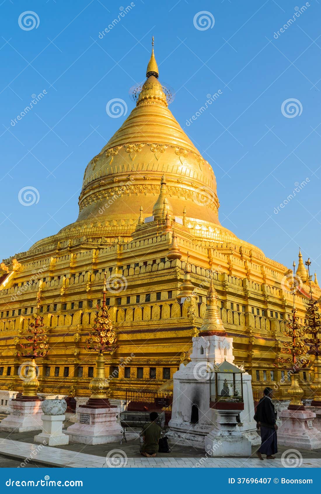 Shwezigon Pagoda in Bagan, Myanmar Editorial Photography - Image of ...