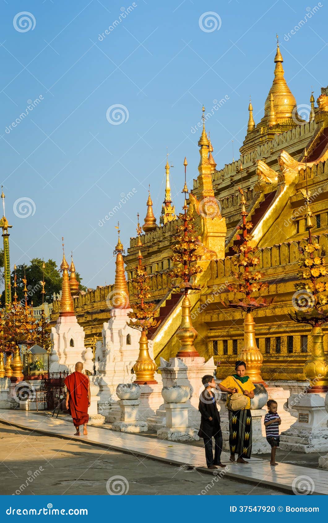 Golden Pagada In Wat Pha-That Luang, Vientiane, Laos Editorial Photo ...