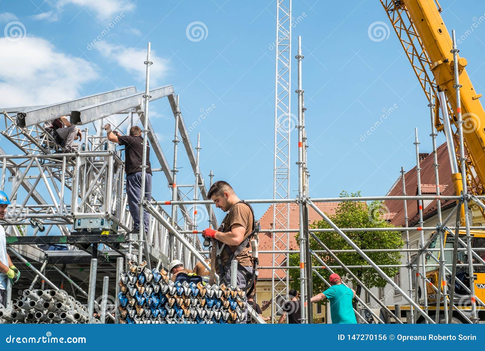Construction Workers Working on Scaffolding Editorial Photo - Image of ...