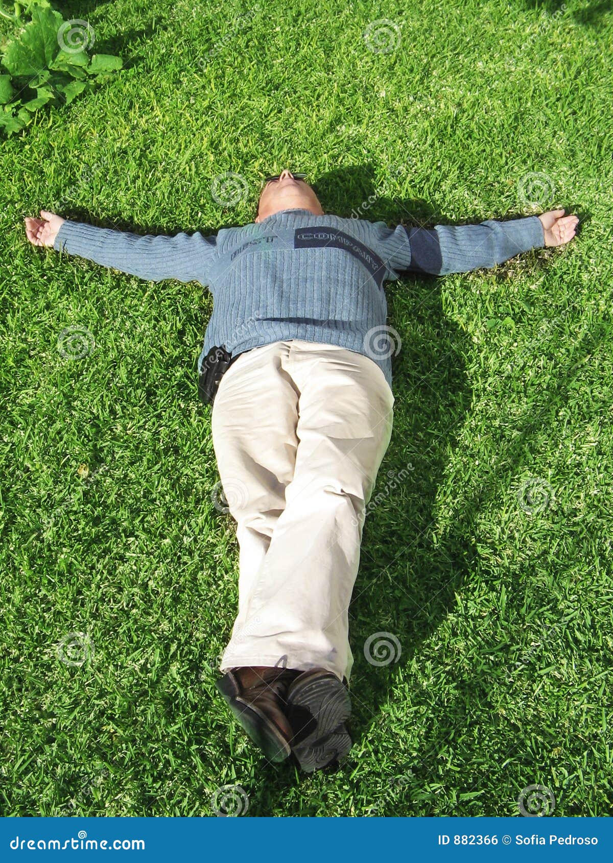 Sich hinlegen stockfoto. Bild von unten, stillstehen, entspannen - 882366