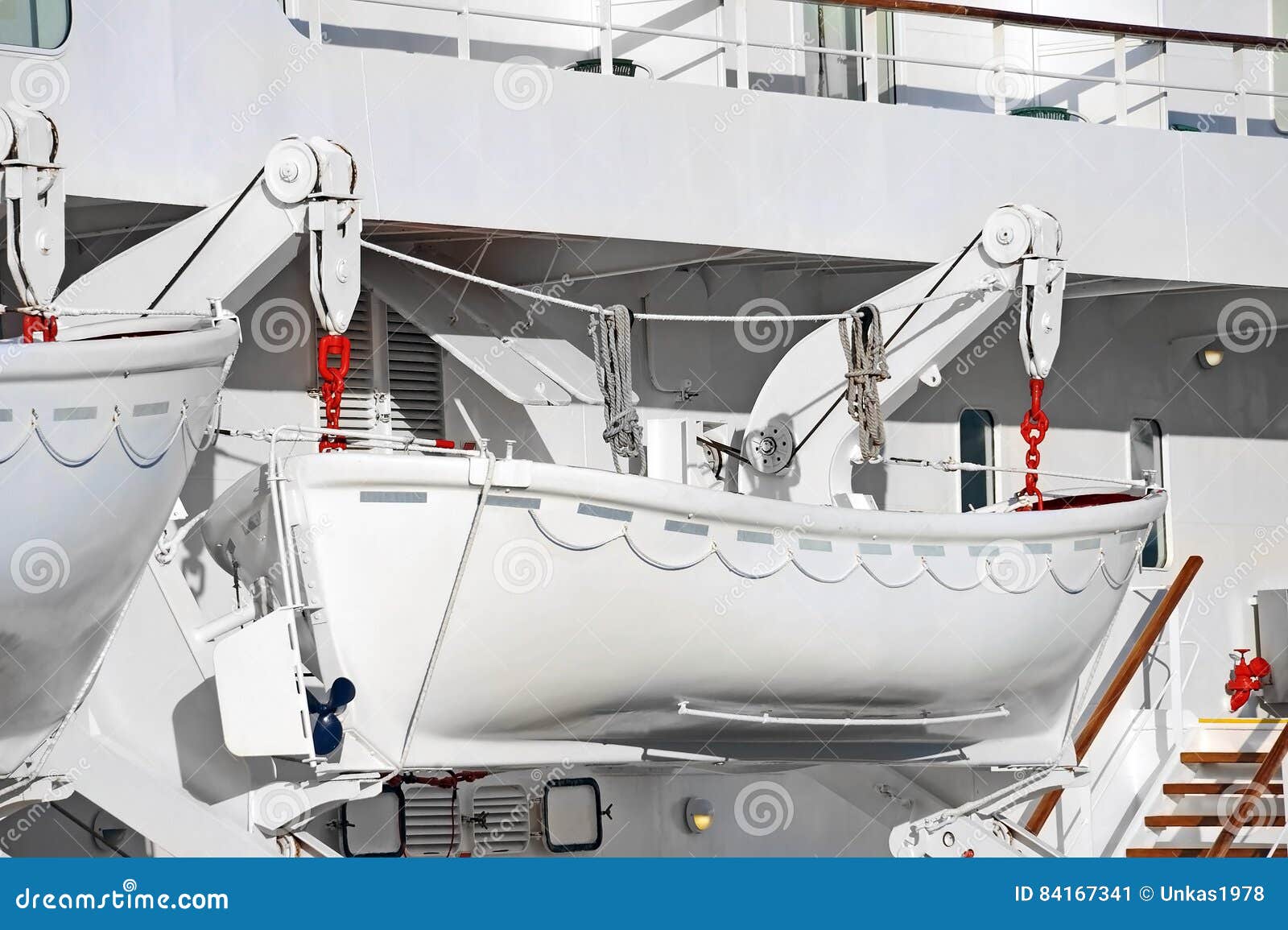 Sicherheitsrettungsboot Auf Schiffsplattform Stockbild - Bild von boot ...