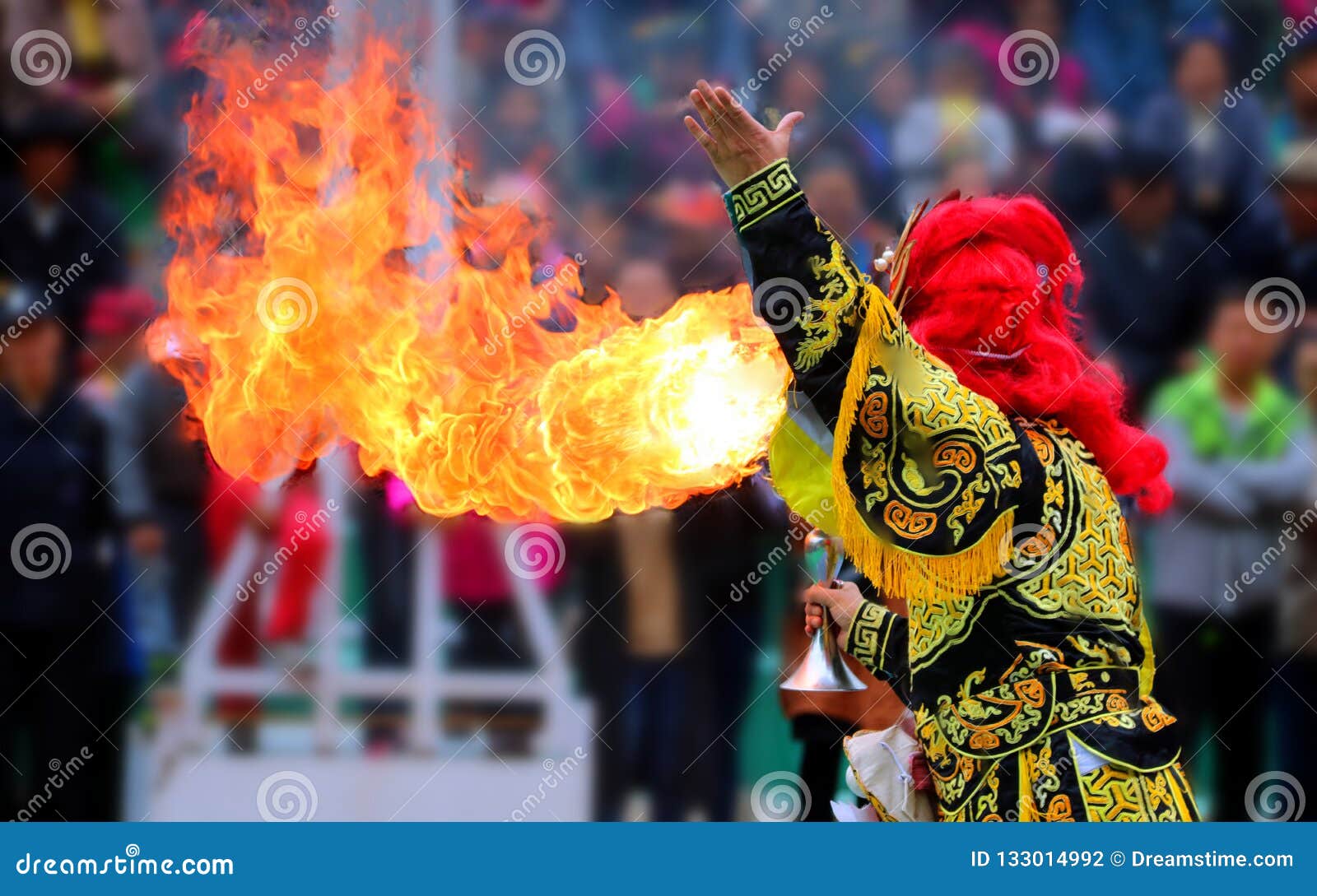 Sichuan Opera Changes Its Face: Sichuan Opera Spitfire Stock Photo ...