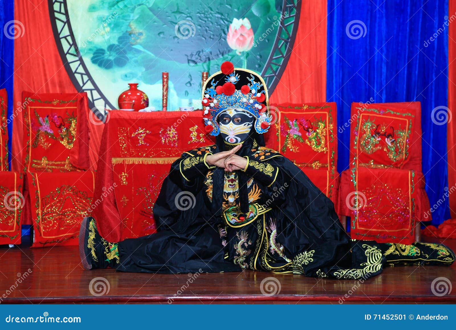 Sichuan opera face editorial photo. Image of change, hide - 71452501