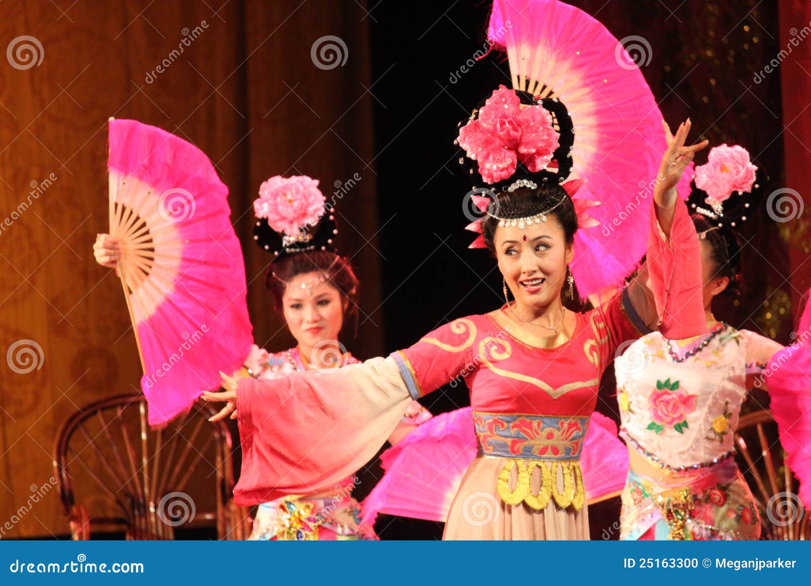 Sichuan Opera Fans editorial image. Image of costume - 25163300