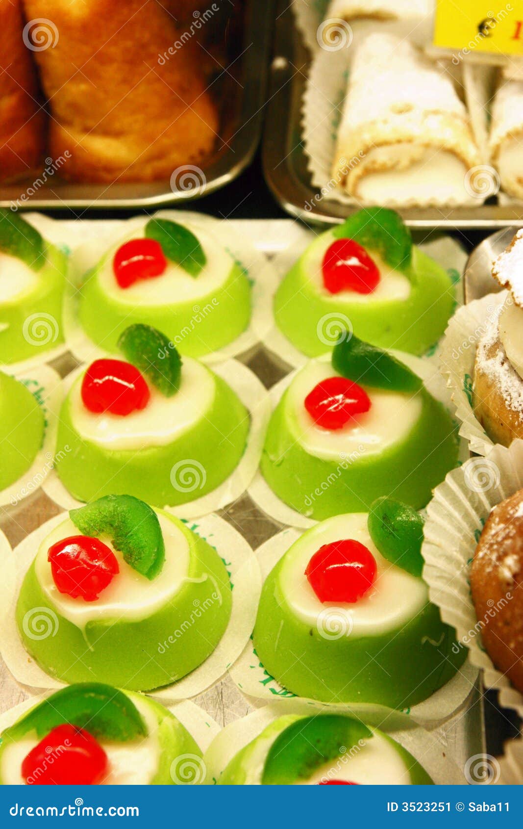 Siciliaanse zoete desserts stock afbeelding. Image of romig - 3523251