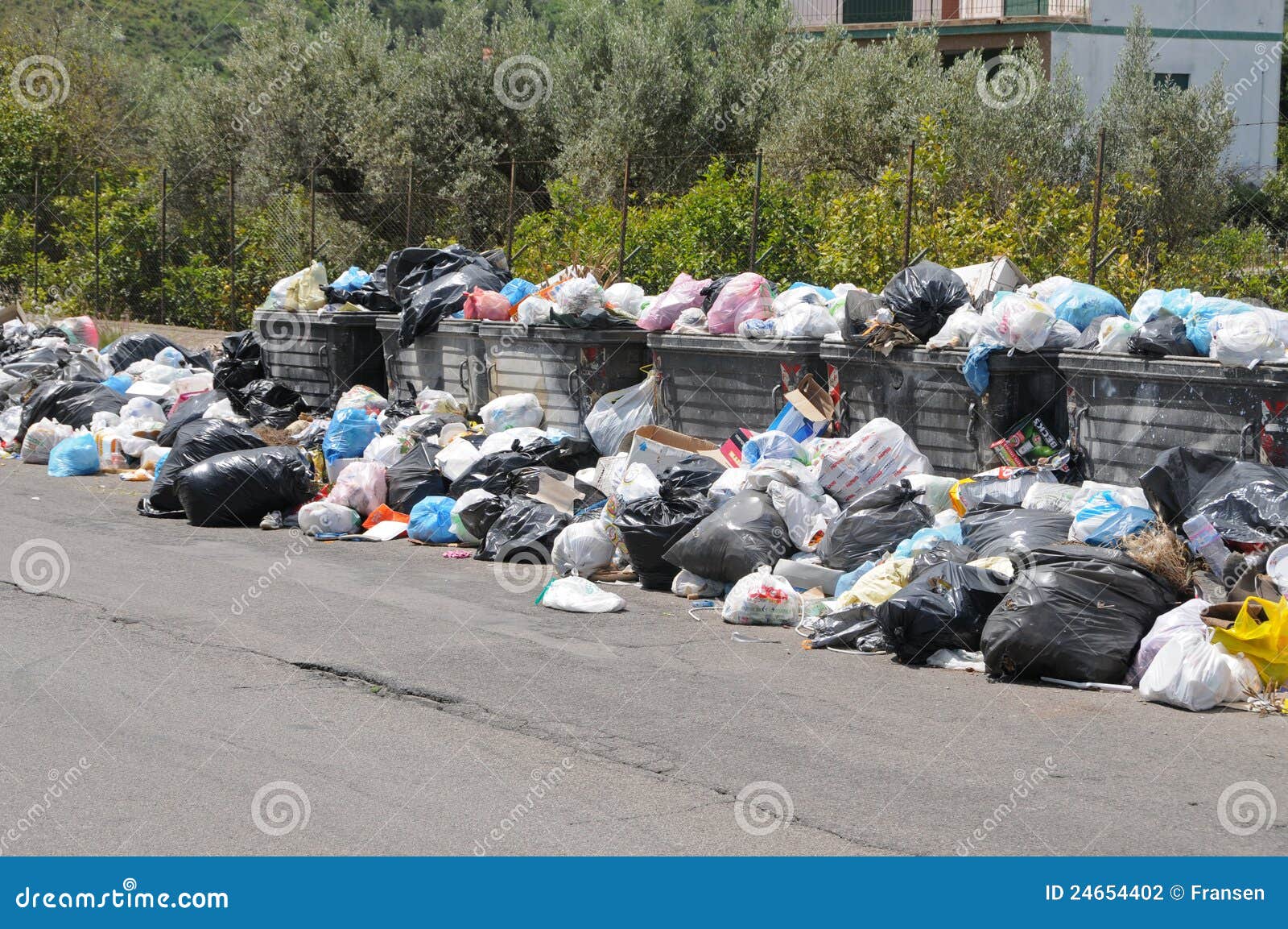 Sicilian waste crisis editorial photography. Image of trash - 24654402