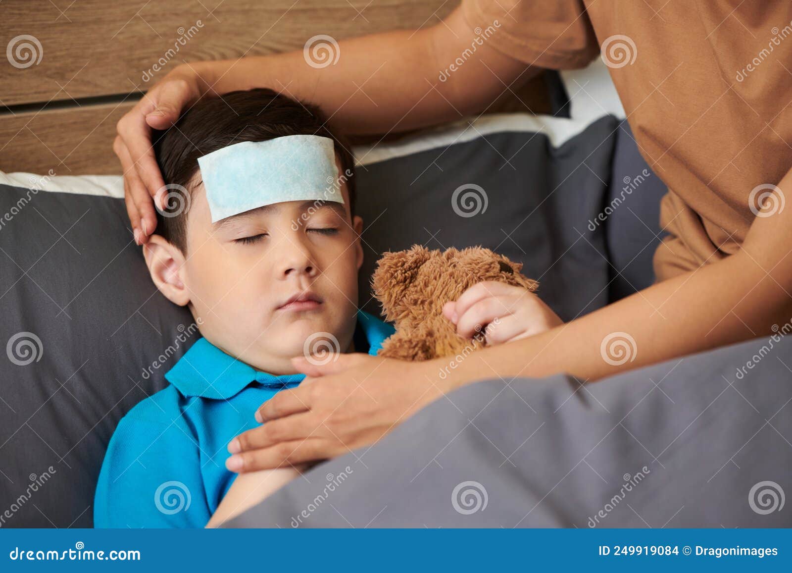 Sick Child Hugging Teddy Bear Stock Photo - Image of bedroom, offspring ...