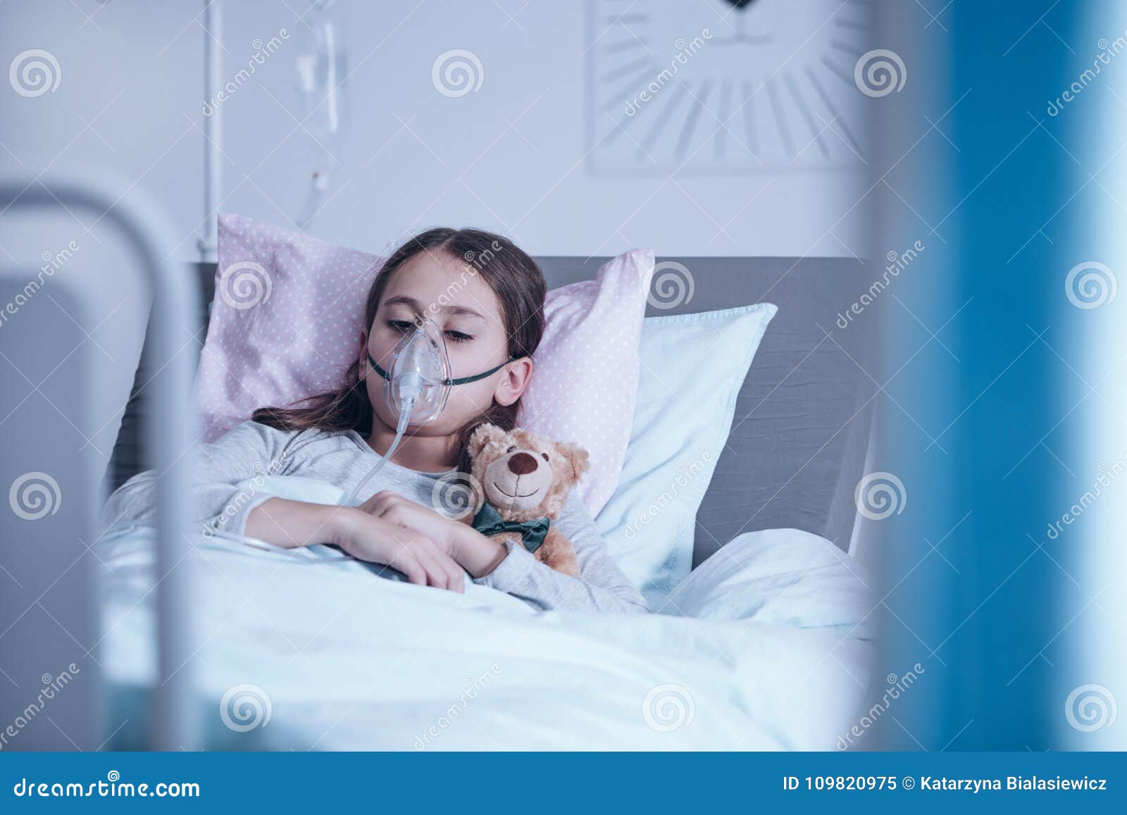 Sick Child with Oxygen Mask Stock Image - Image of fibrosis, pediatrics ...