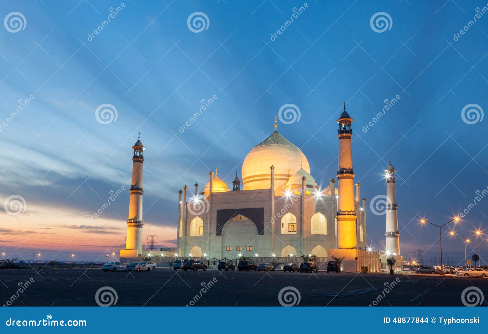 Siddiqa Fatima Zahra Mosque in Kuwait Stock Photo - Image of mahal ...