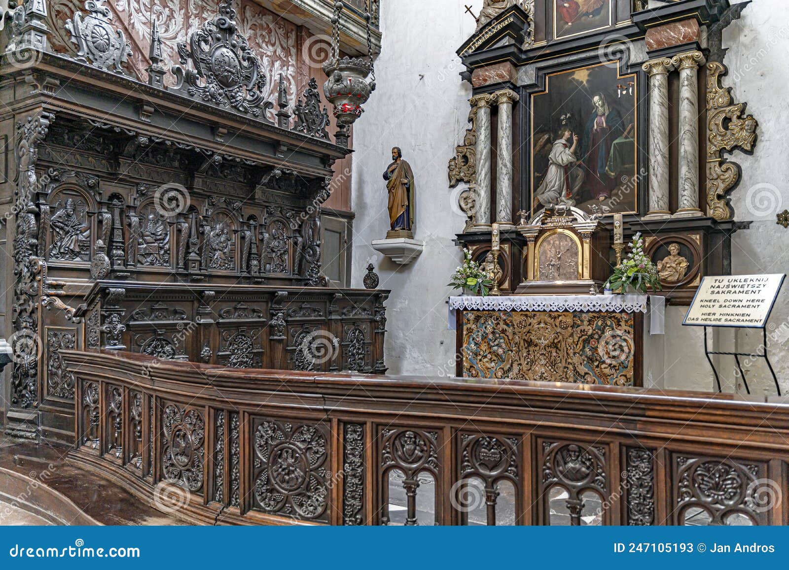 Side Altar in the Temple of the Cathedral of Oliva Editorial Stock ...