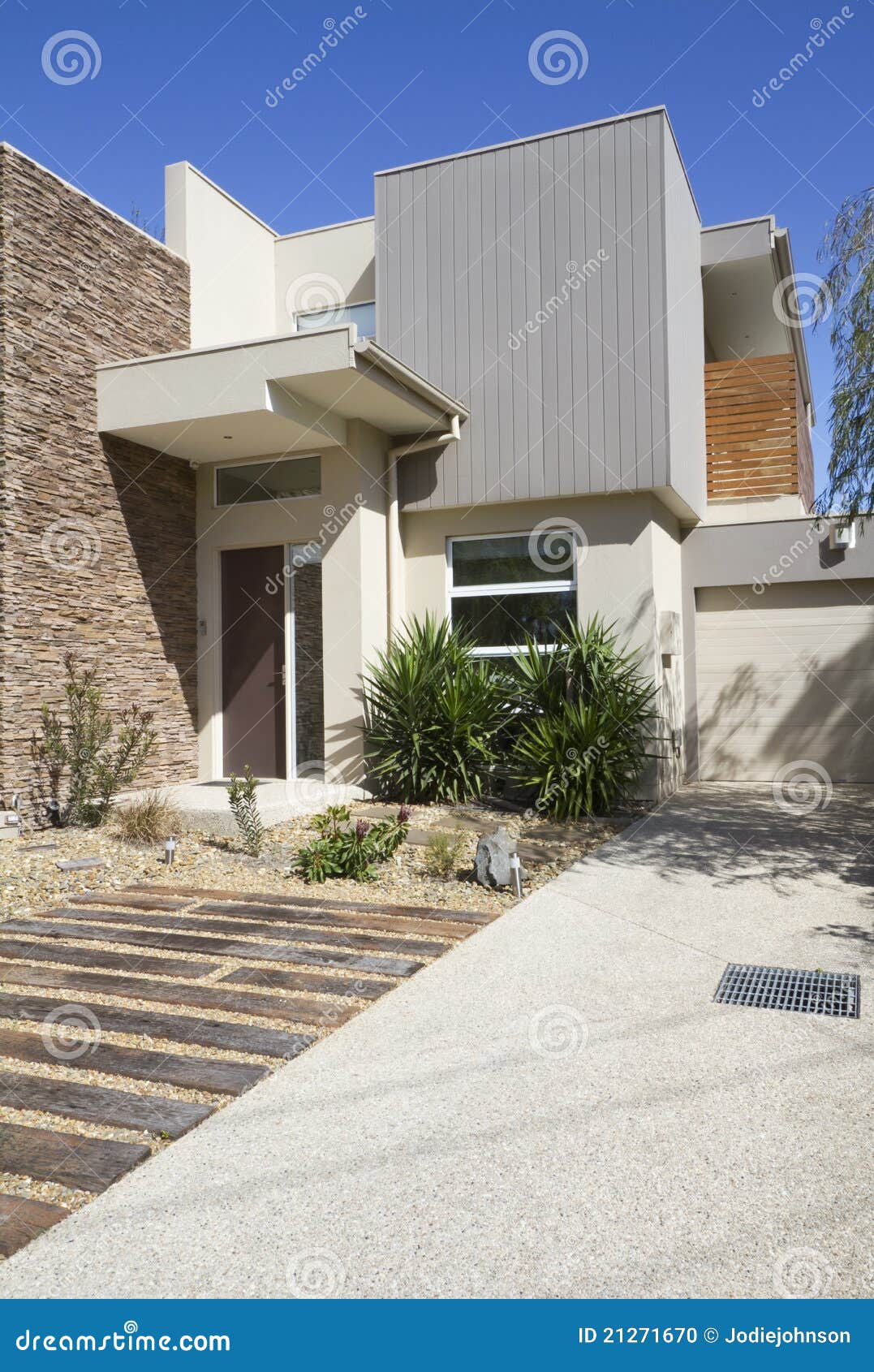 Side Angle of a Contemporary Designer Townhouse Stock Photo - Image of ...