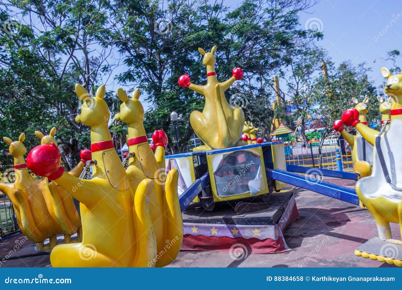 Side Show of Kangaroo Funfair Ride, Chennai, India. Jan 29 2017 ...