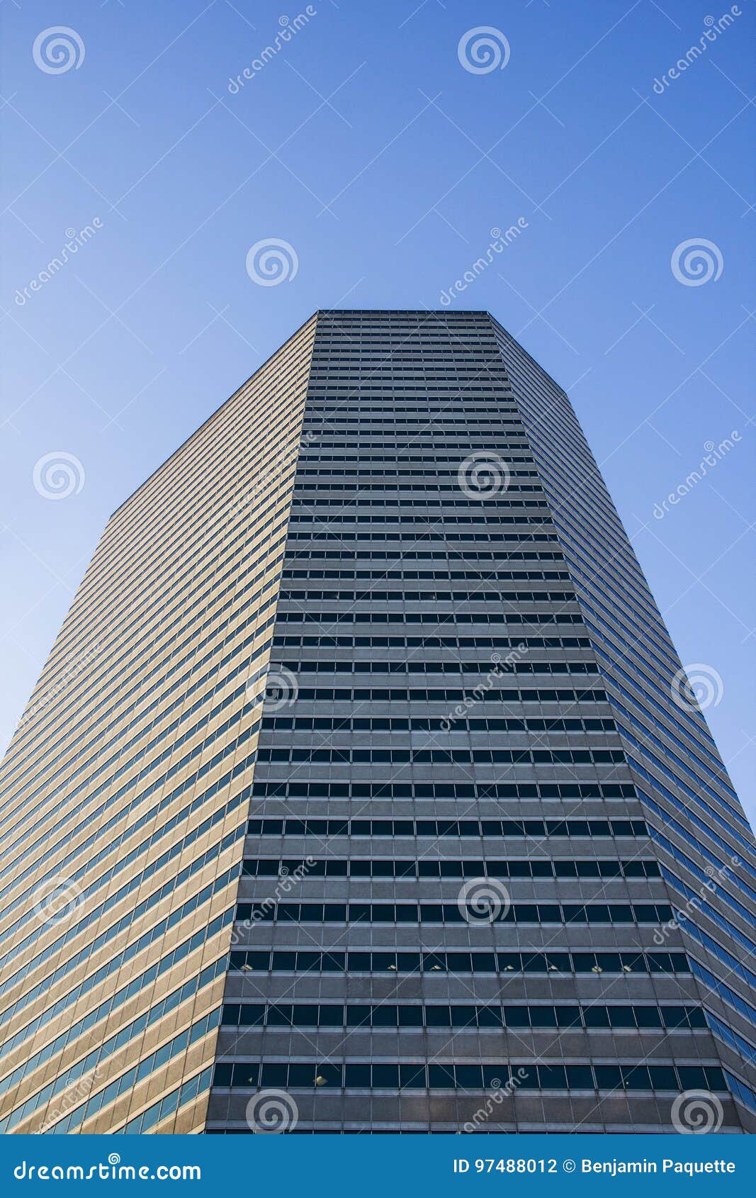 Side of a Skyscraper Building Stock Photo - Image of blue, windows ...
