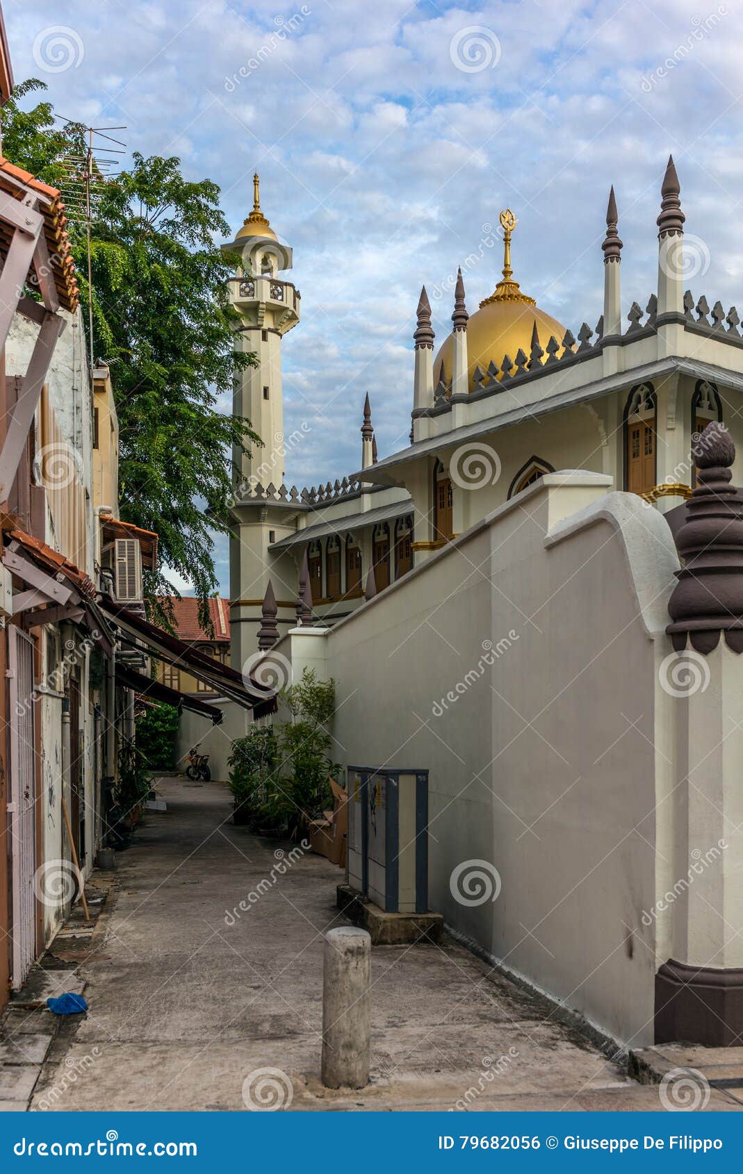 Side Street with View of the Masjid Sultan Mosque Stock Photo - Image ...