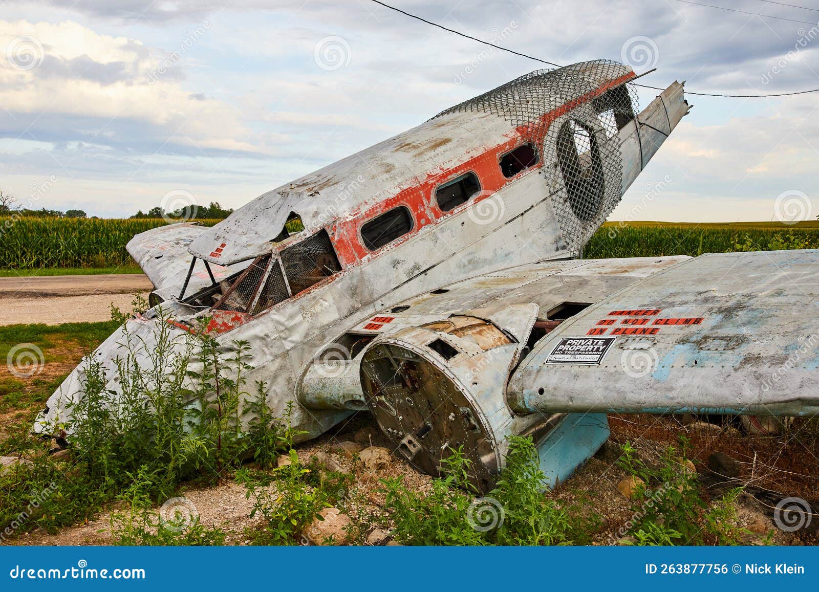 Side View of Abandoned Destroyed Airplane Resting in Field Editorial ...