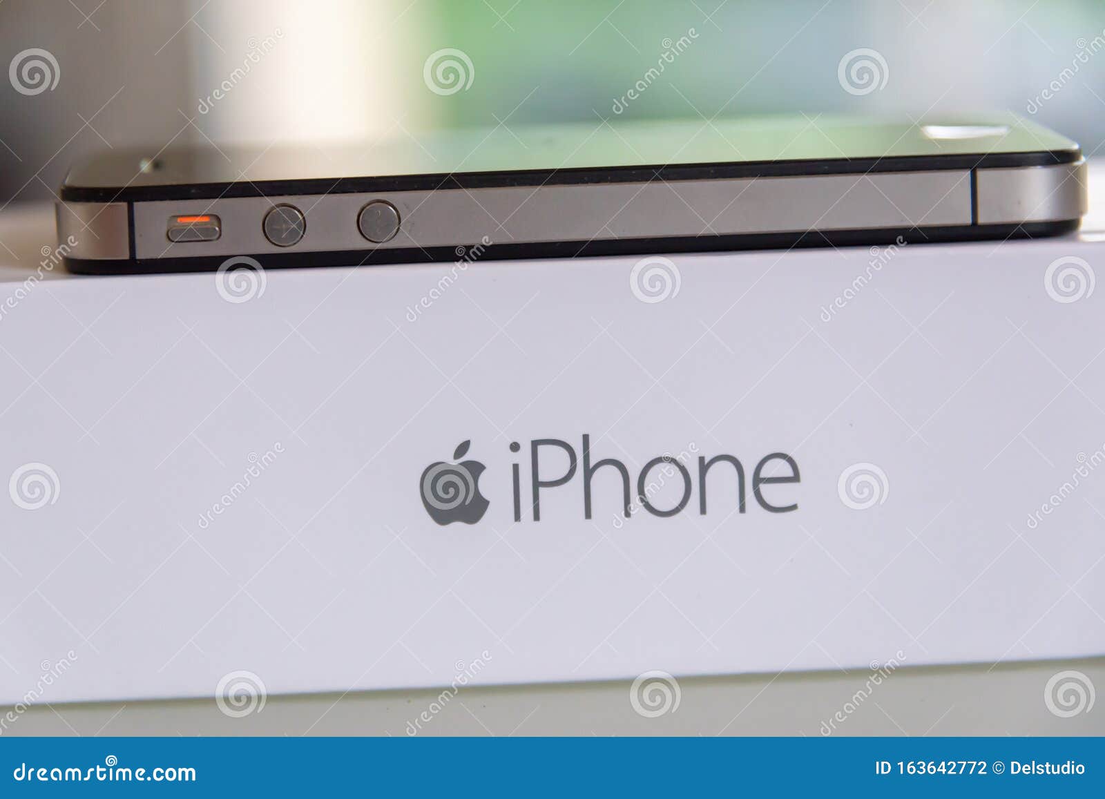 Apple IPhone on Its White Box with Apple Logo Editorial Photography ...