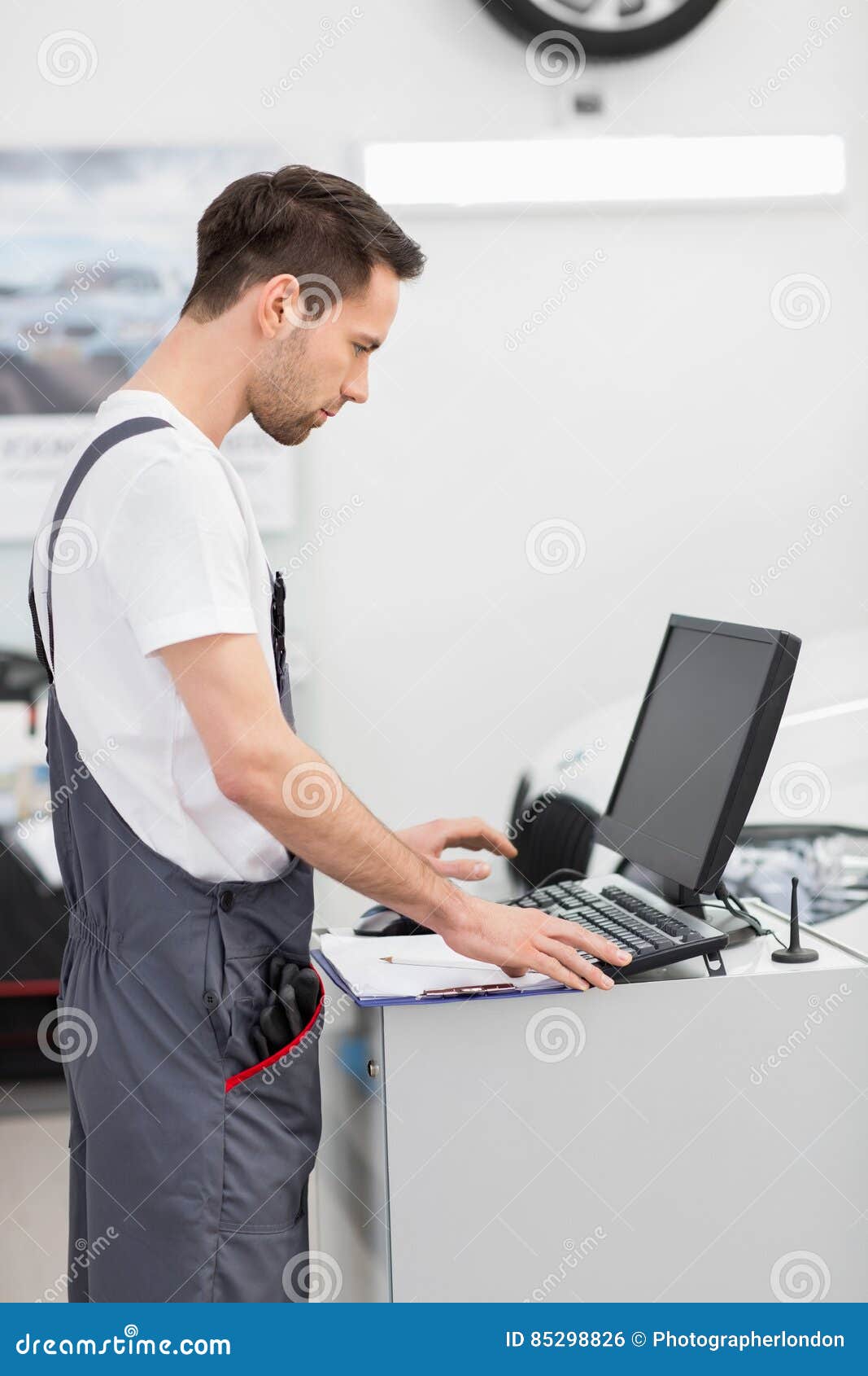 Side View of Automobile Mechanic Using Computer in Workshop Stock Photo ...