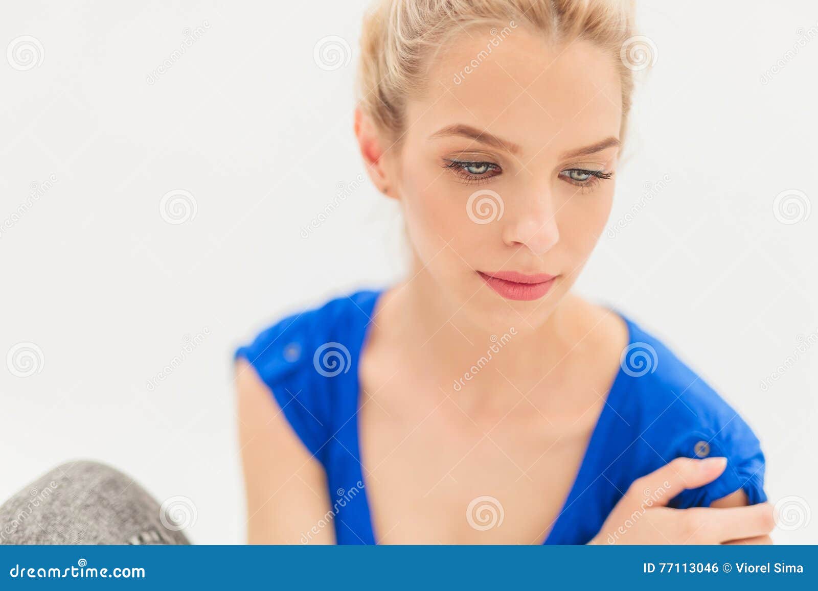 Side View of a Blonde Woman Looking Away Stock Photo - Image of blonde ...