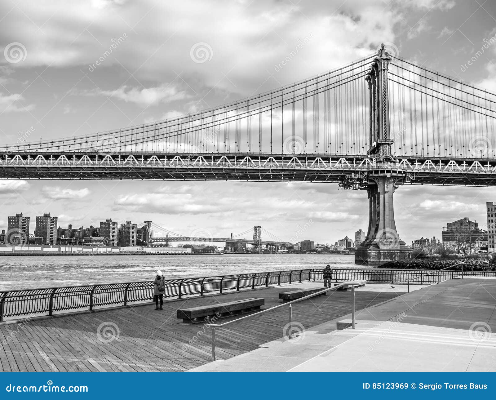 Side View of the Brooklyn Bridge Editorial Stock Image - Image of ...