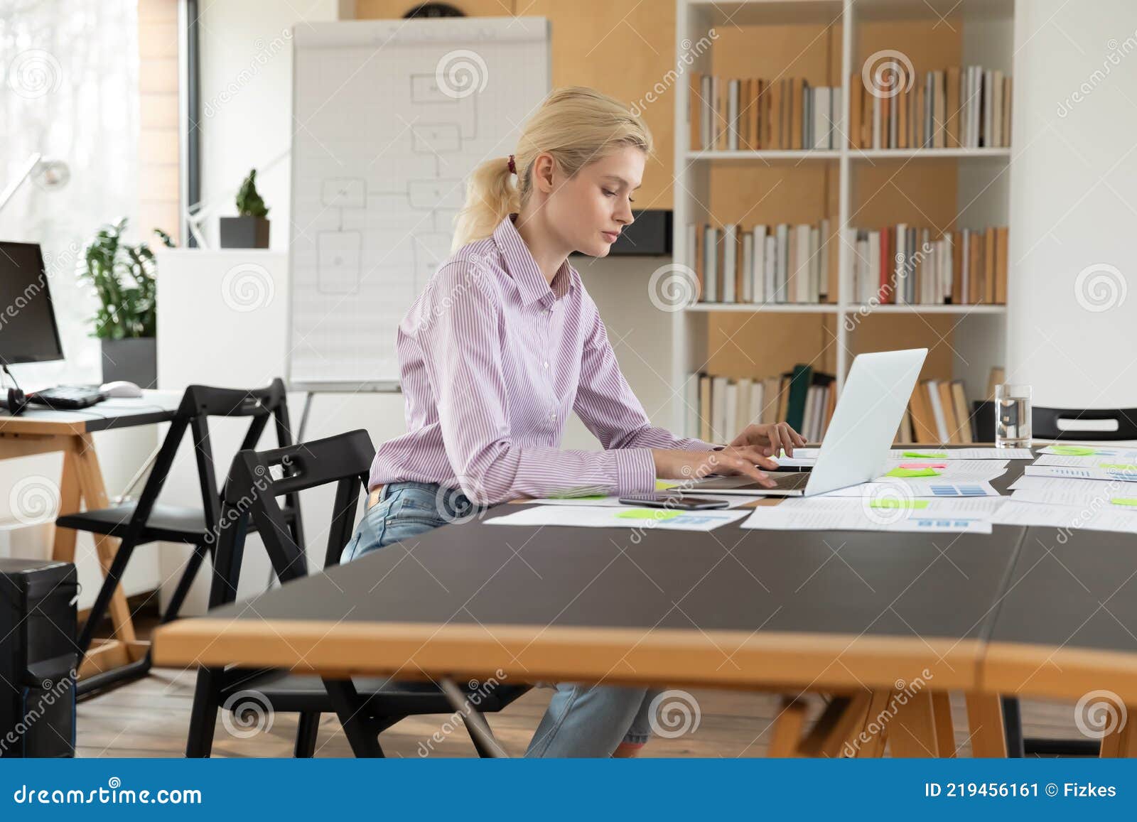 Side View Confident Businesswoman Working on Laptop in Office Stock ... Side View Confident Businesswoman Working on Laptop in Office Stock ...