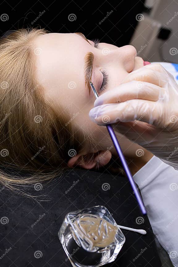 Side View of the Eyebrow Models that Color the Eyebrows after Long-term ...