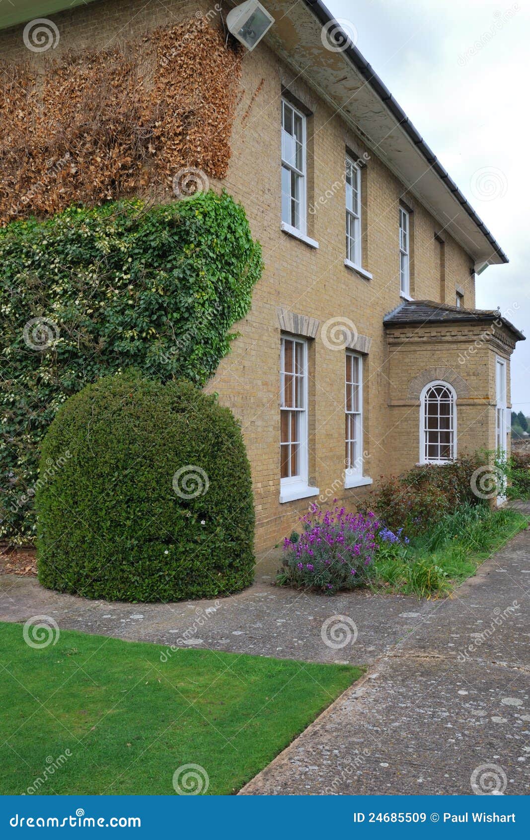 Side View of Georgian House Stock Image - Image of porch, estate: 24685509