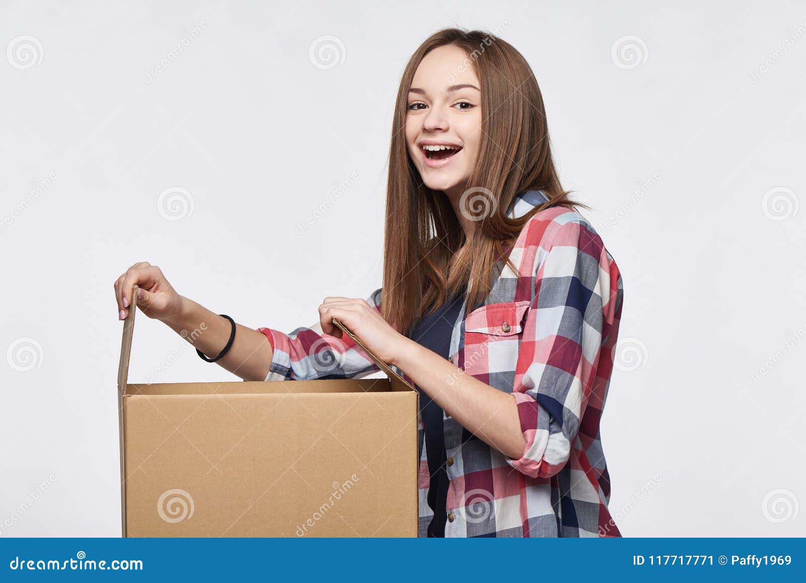 Side View a Girl Opening a Box Stock Image - Image of excited, customer ...