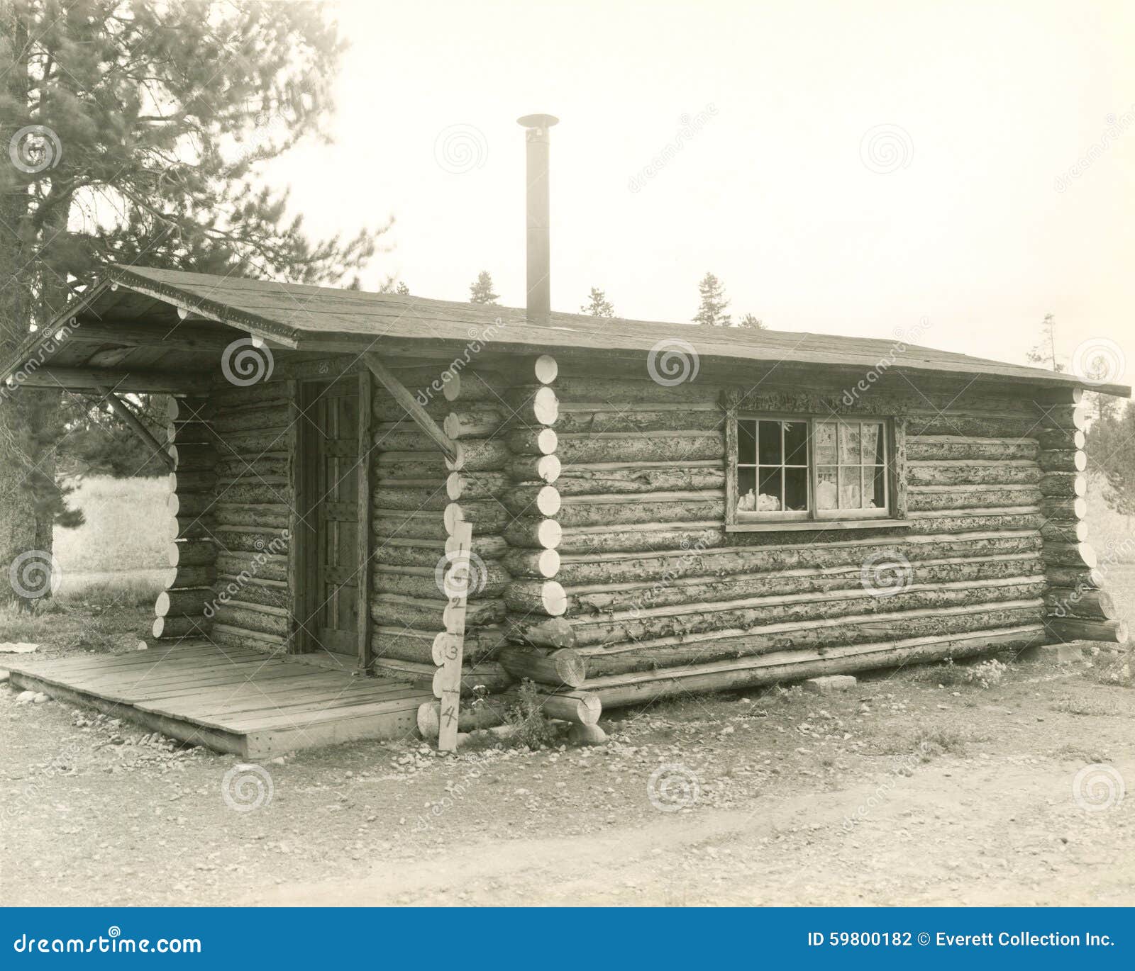Side View of a Log Cabin Home Stock Photo - Image of 19101940, logs ...