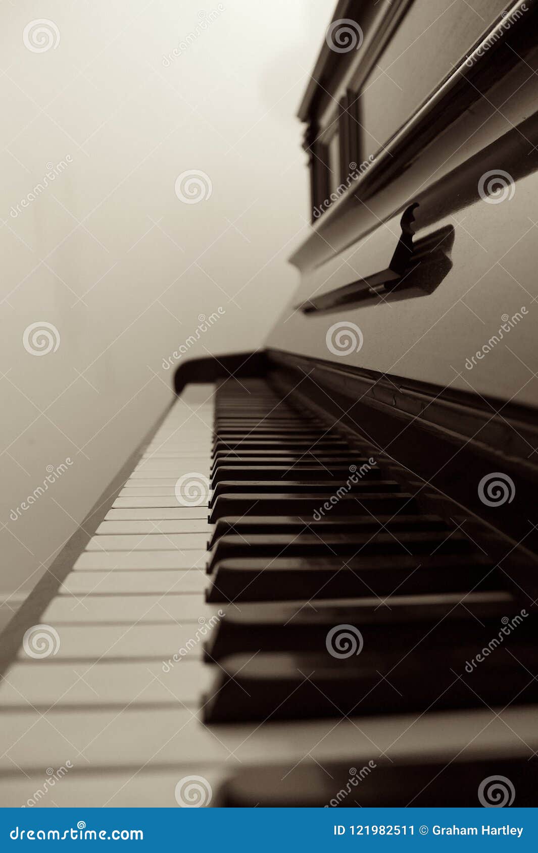 Side View of a Piano Keyboard Stock Image - Image of keyboard, music ...