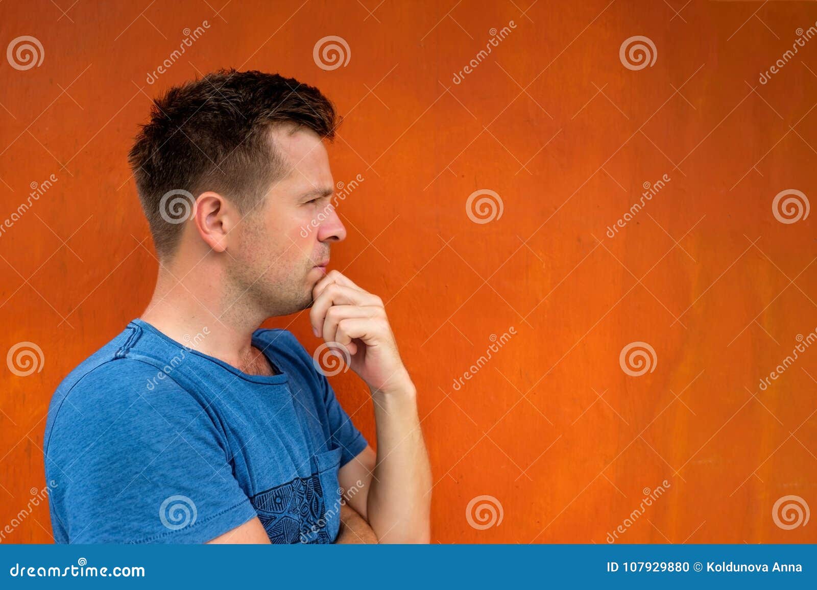 Side View Portrait of Thinking Caucasian Young Man Looking Away Stock ...