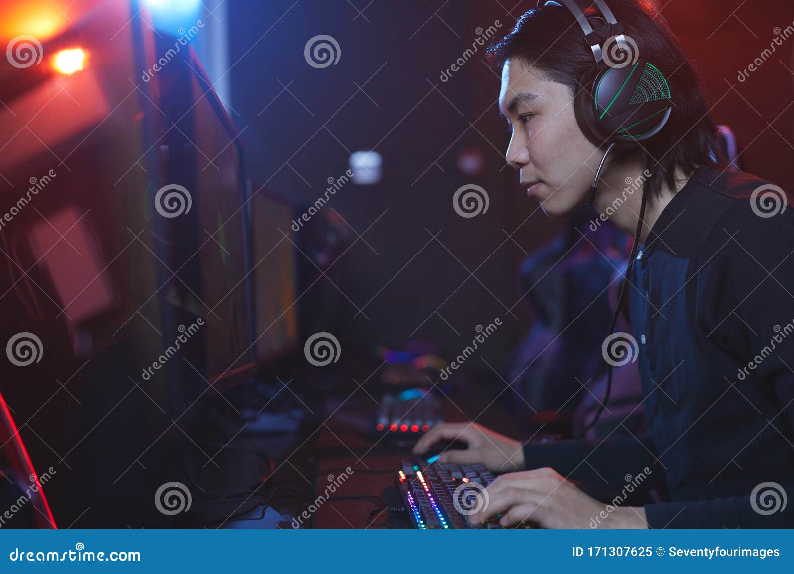 Asian Man Playing Videogame Stock Image - Image of cyber, equipment ...
