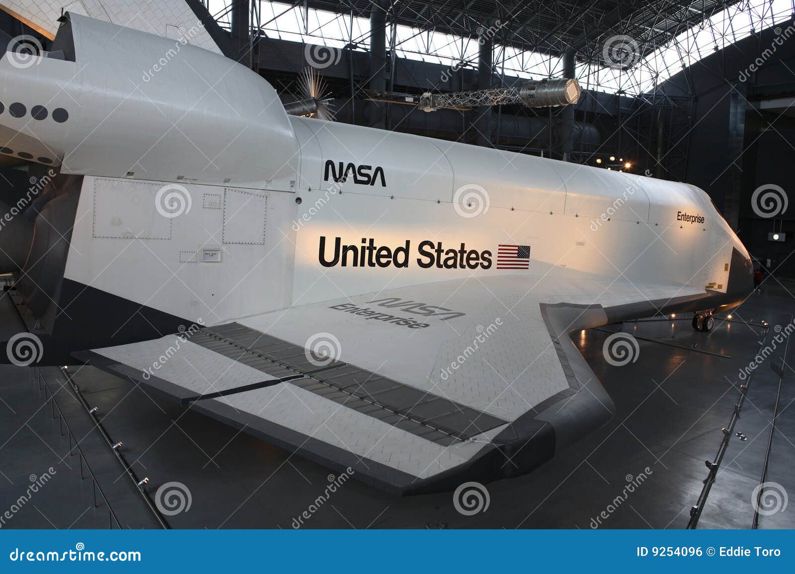 Side View of Space Shuttle editorial photo. Image of hazy - 9254096