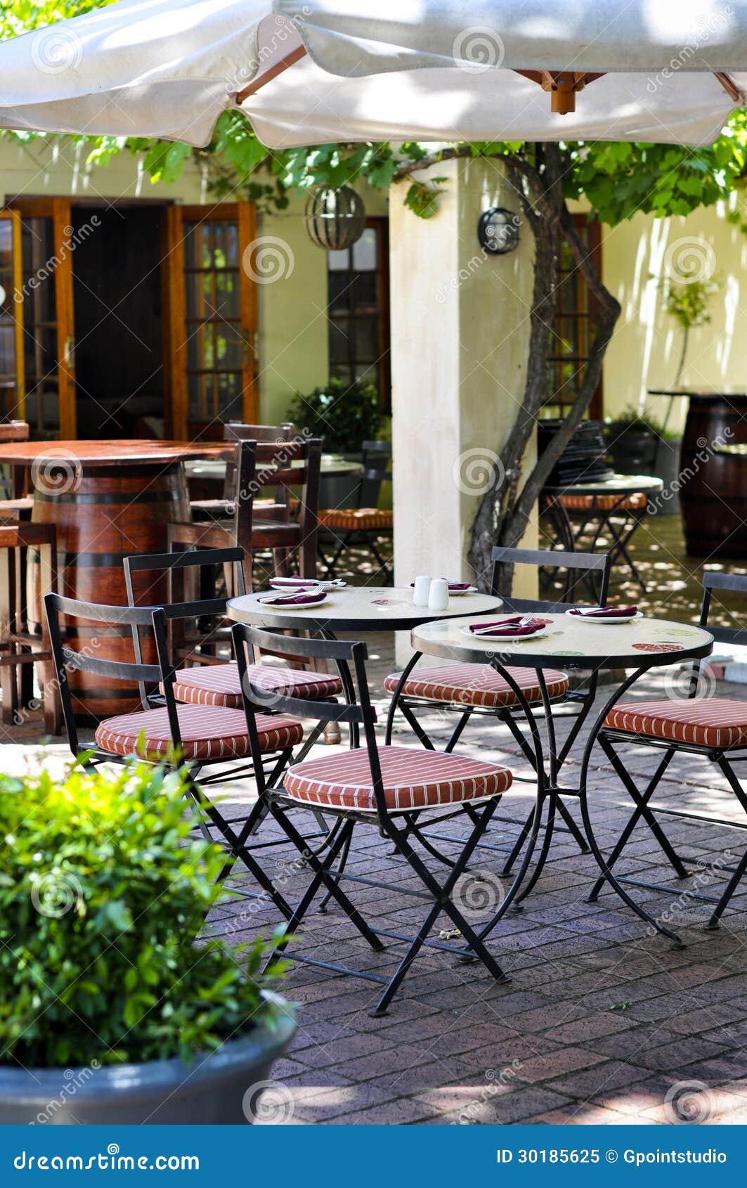 Sidewalk restaurant stock image. Image of service, furniture - 30185625