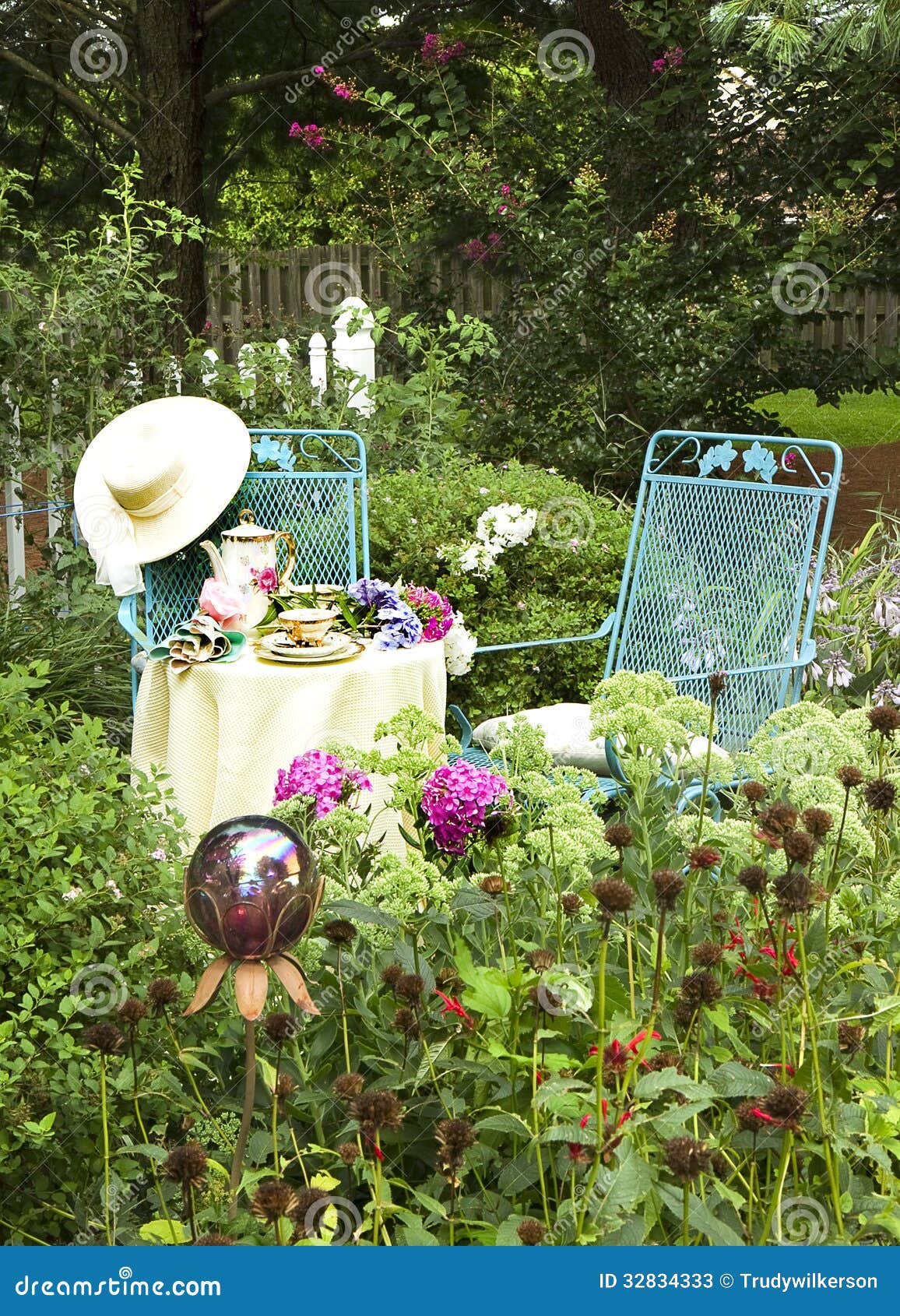 Sideview of Garden stock image. Image of green, beautiful - 32834333