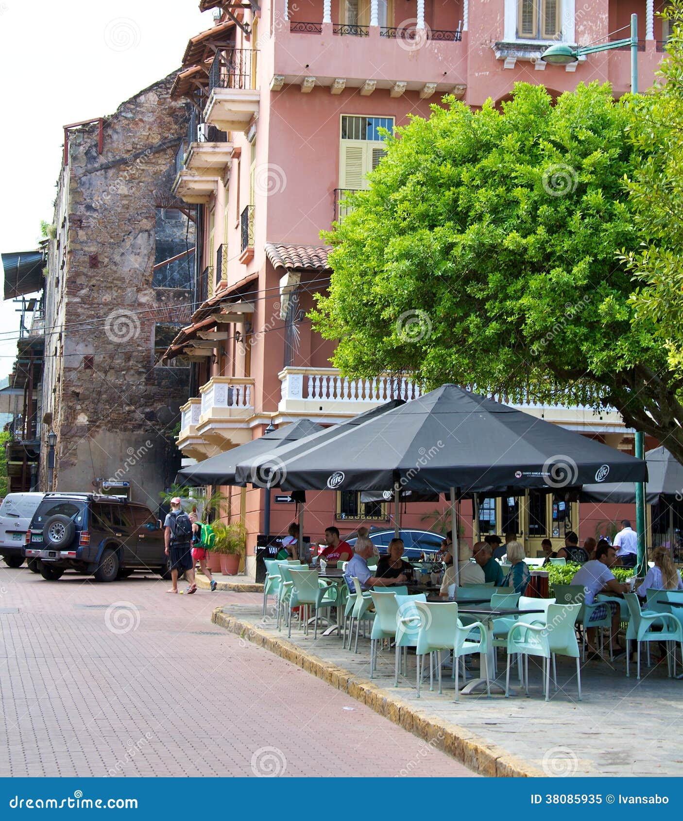 Sidewalk Cafe editorial image. Image of central, city - 38085935