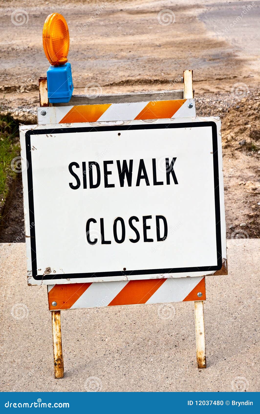Sidewalk closed sign stock photo. Image of outdoors, lamp - 12037480