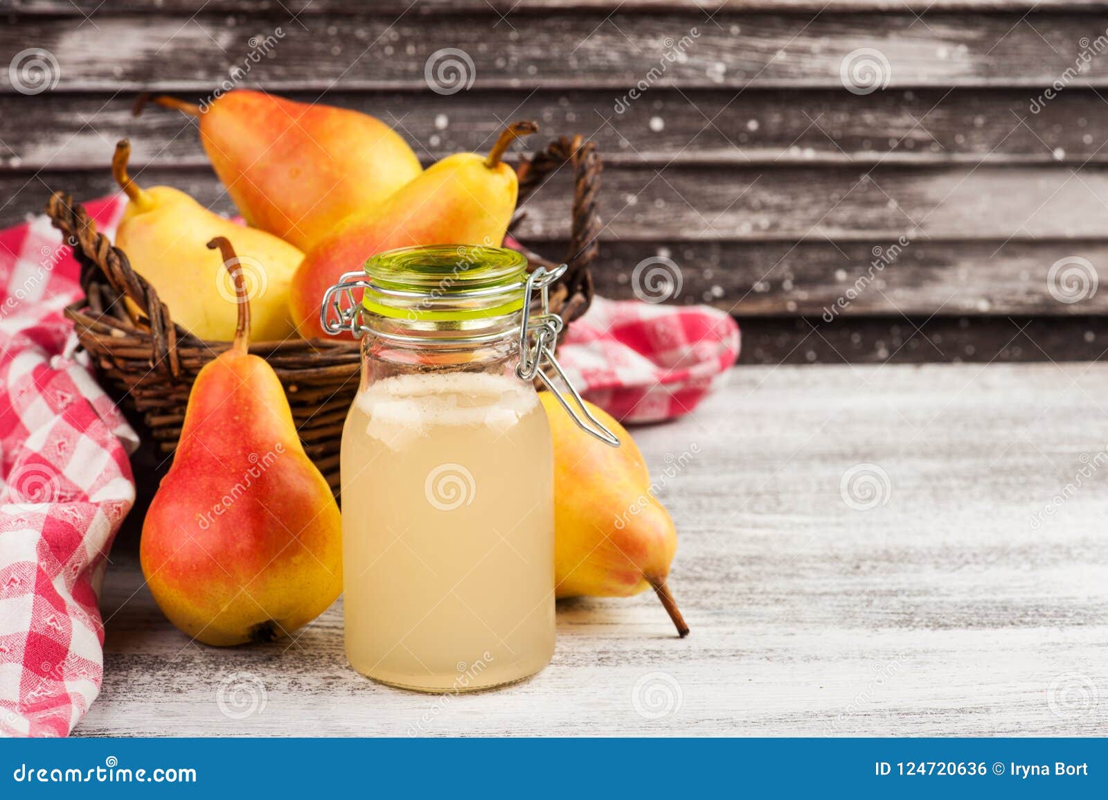 Sidra Y Frutas Hechas En Casa De La Pera Foto de archivo - Imagen de ...
