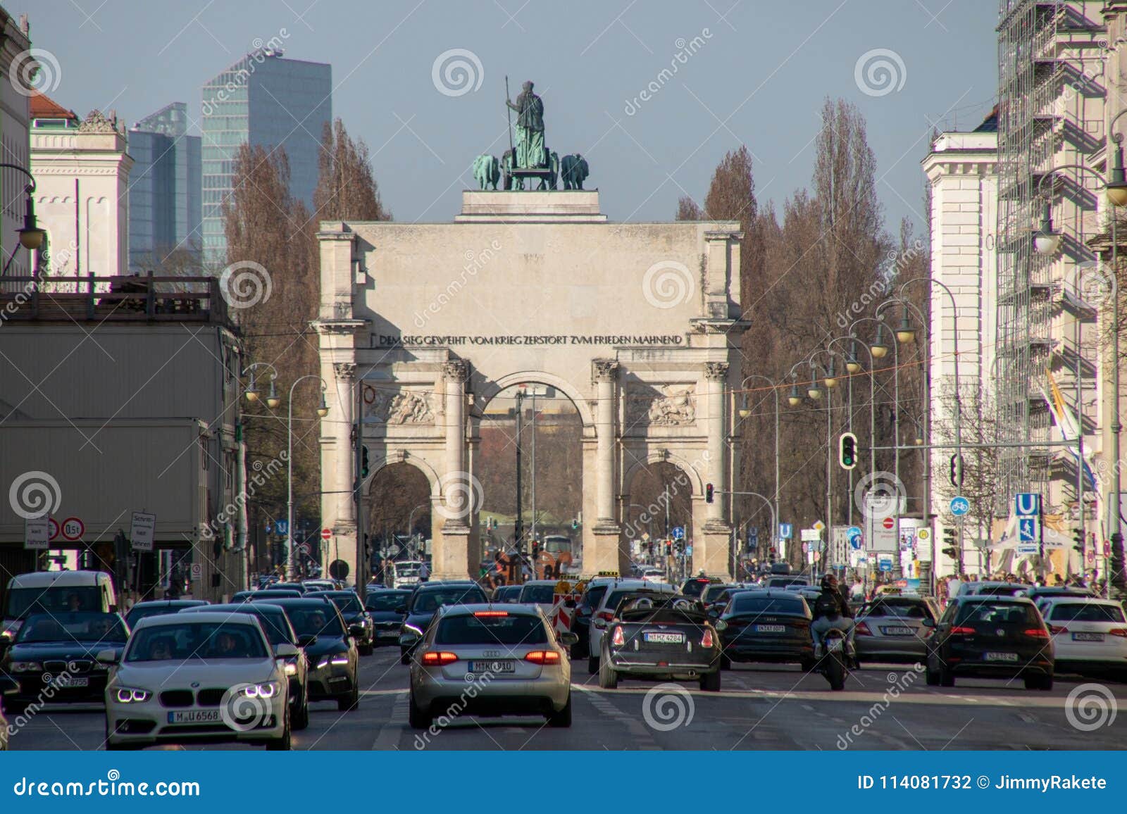 Siegestor Victory Gate in Munich/germany with Traffic Editorial ...