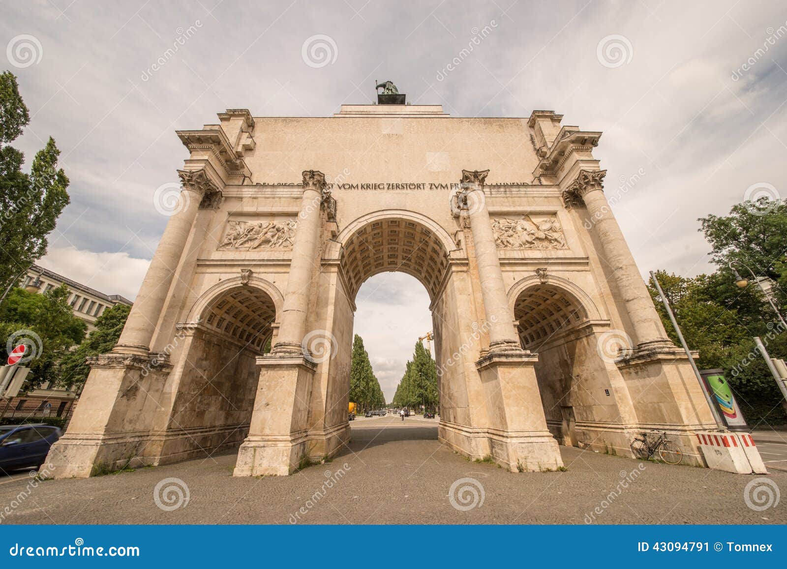 Siegestor editorial photo. Image of bavarian, german - 43094791