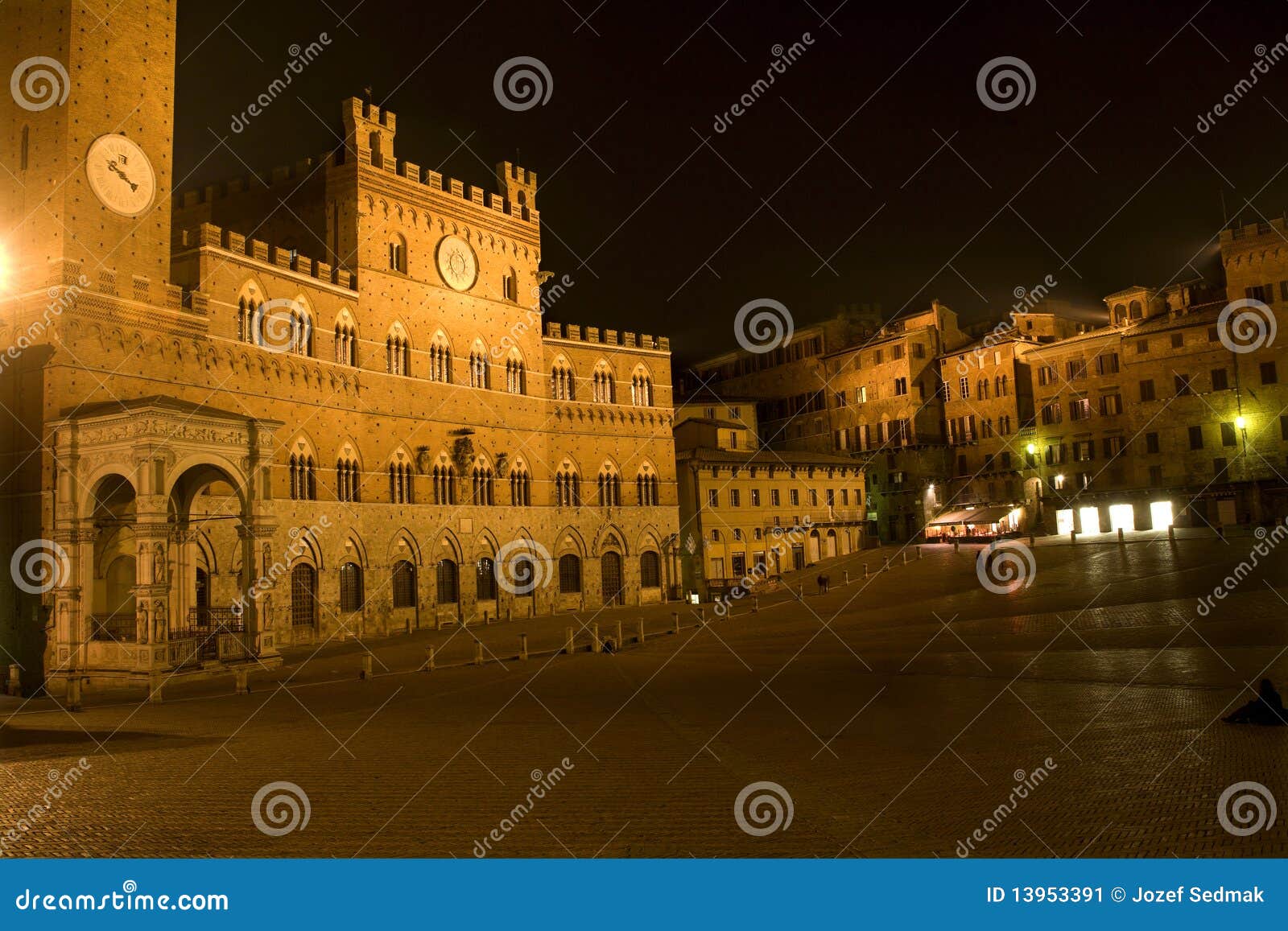 Sienna - Piazza del Campo stock image. Image of italy - 13953391